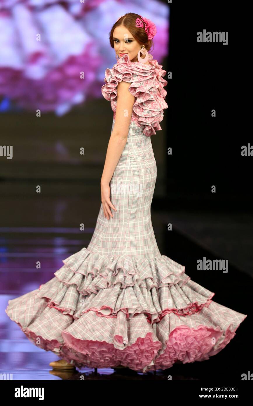 Vestidos de diseño hi-res stock photography and images - Alamy