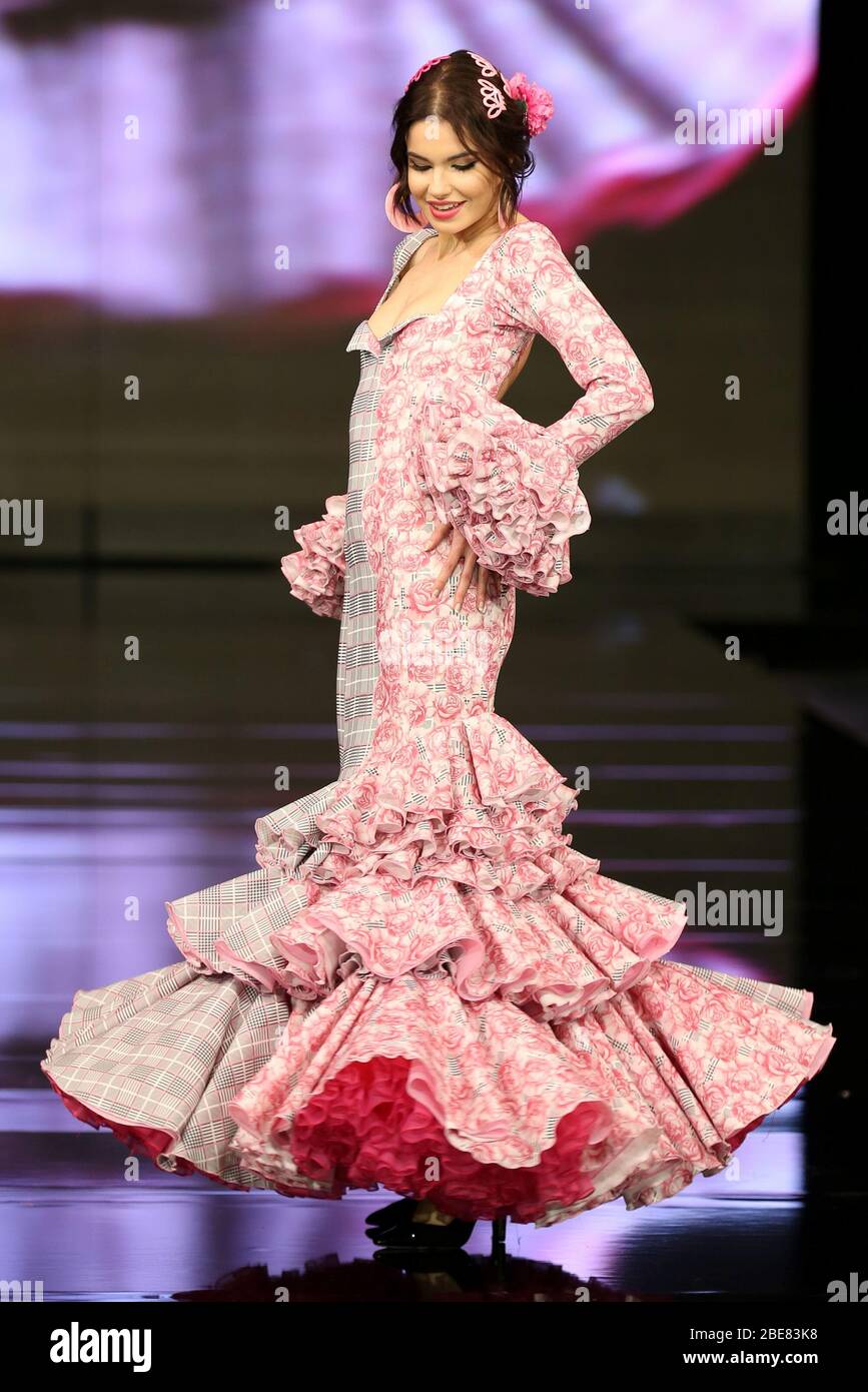 Vestidos de diseño hi-res stock photography and images - Alamy