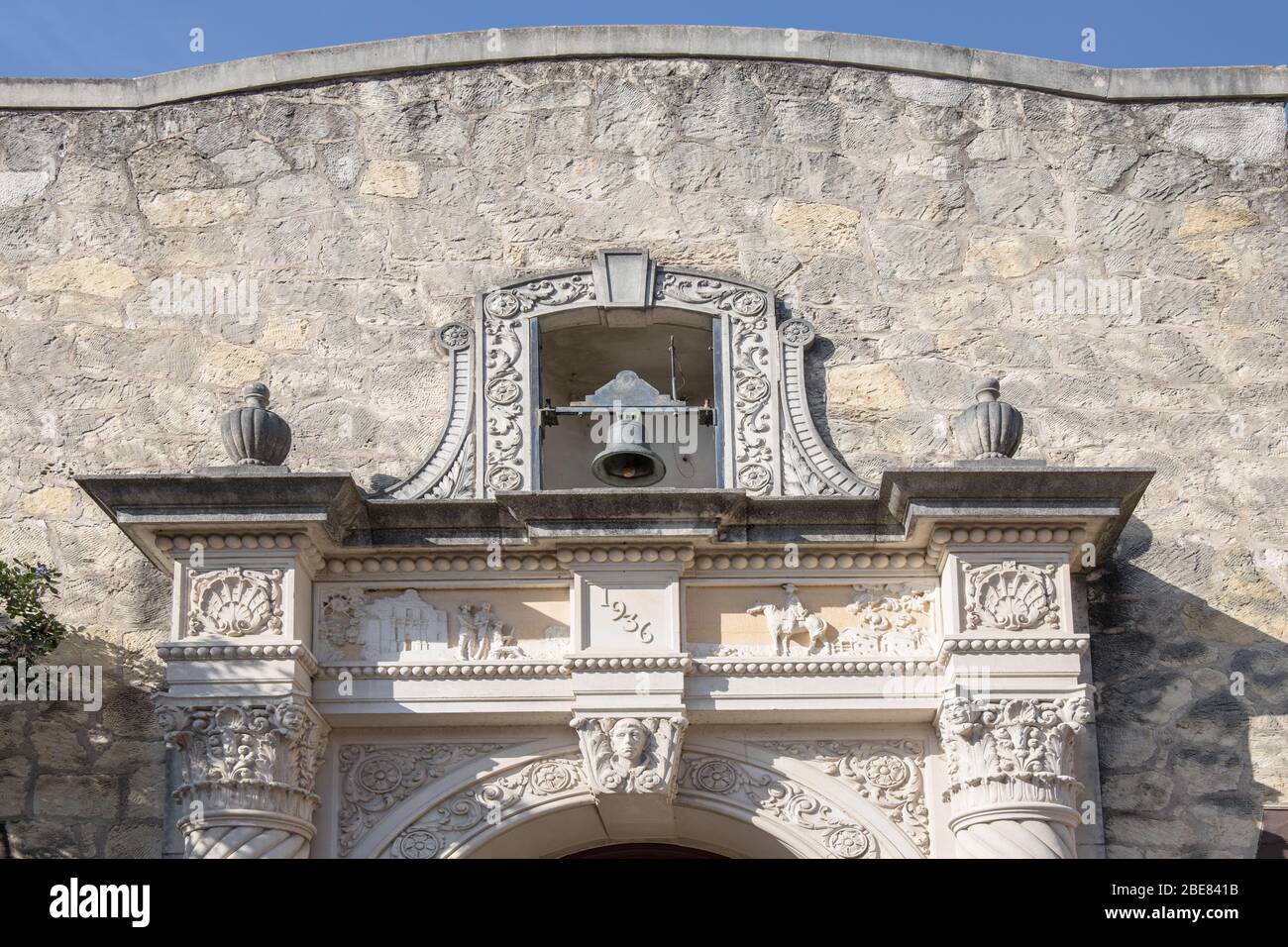 entrance to the alamo in san antonio texas Stock Photo - Alamy