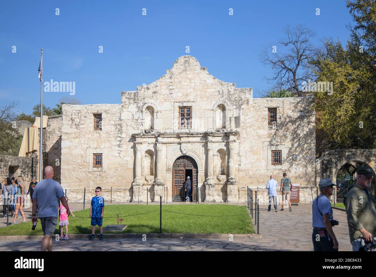 entrance to the alamo in san antonio texas Stock Photo - Alamy