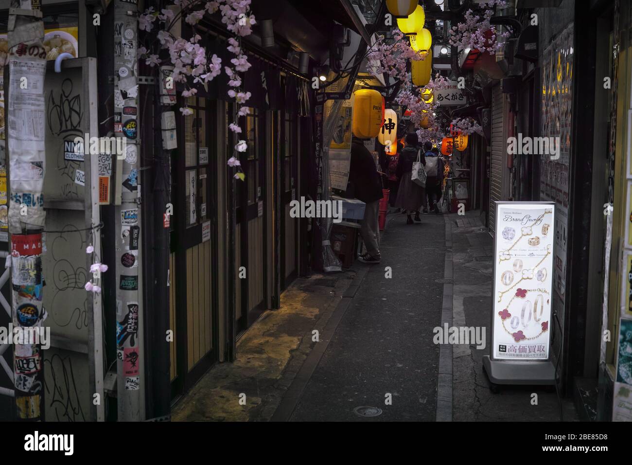 Tokyo, Japan - 19 3 2019: Omoide Yokocho in Shinjuku, tokyo Stock Photo ...