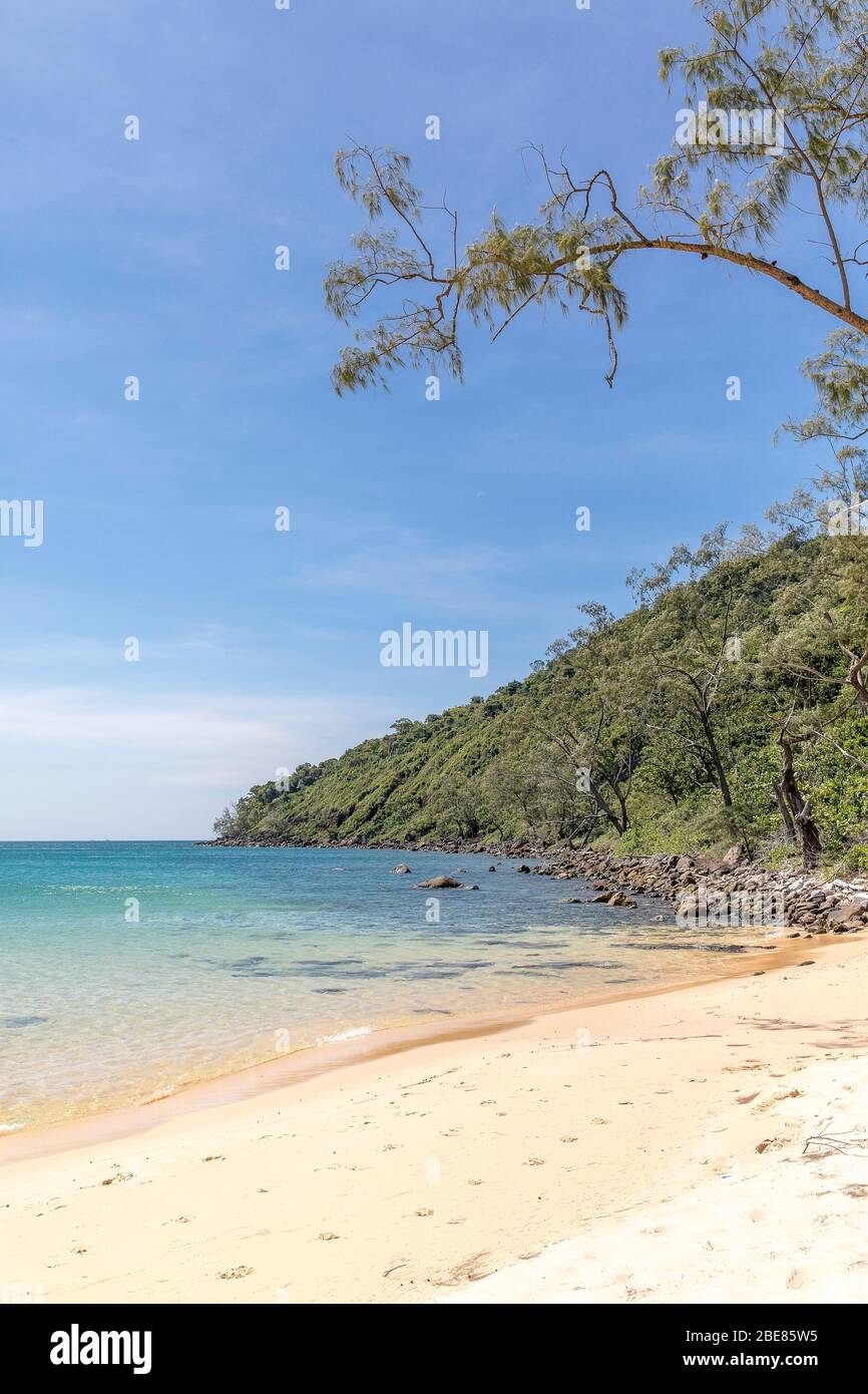Lazy beach on the beautiful ocean shore, Koh Rong Samloem, Cambodia ...