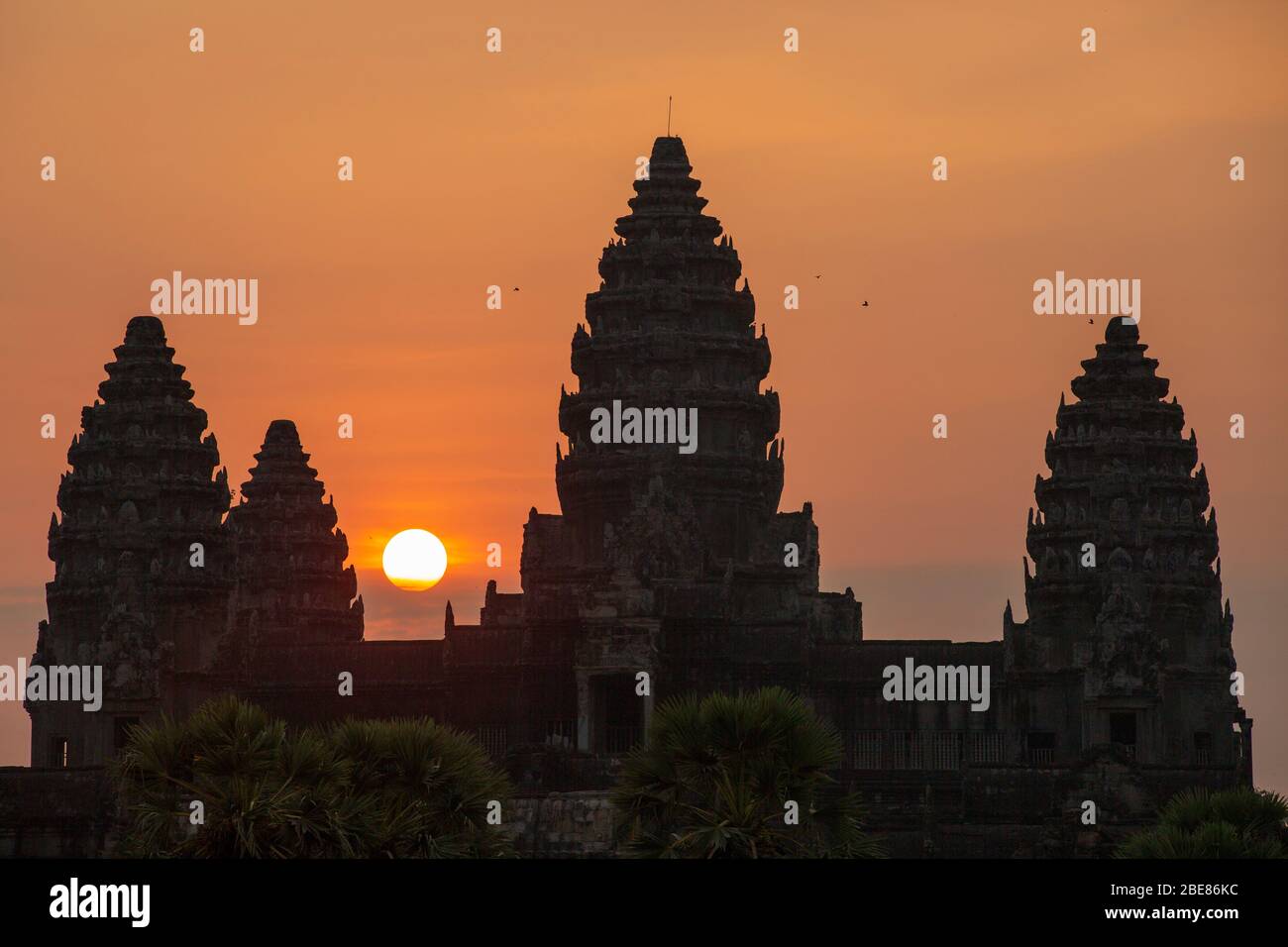 Angkor wat images hi-res stock photography and images - Alamy