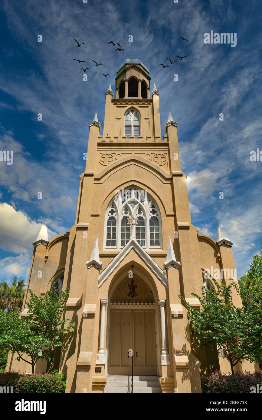 Classic Old Stone Jewish Church in Savannah near Park Stock Photo - Alamy