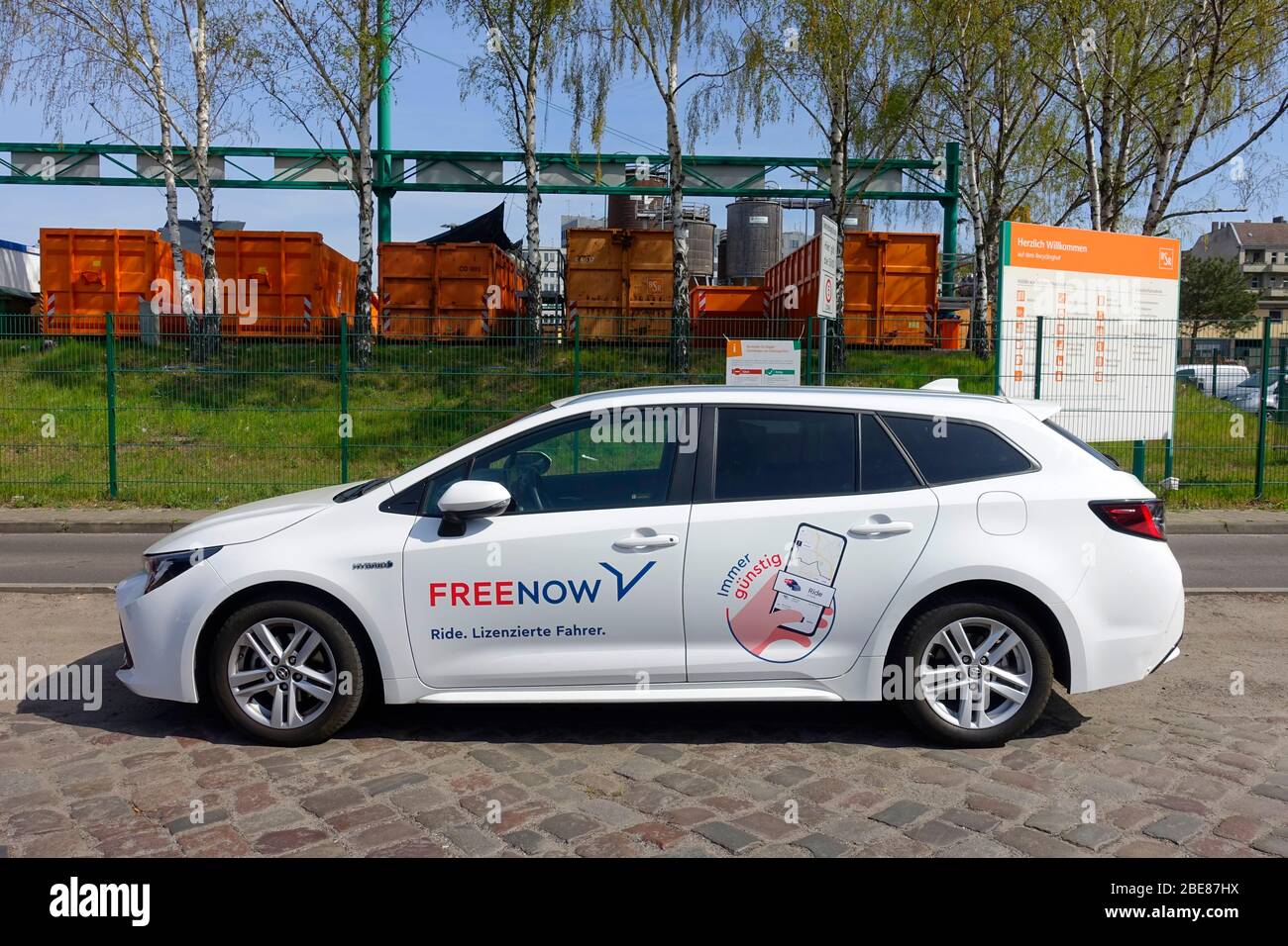 Freenow taxi hi-res stock photography and images - Alamy