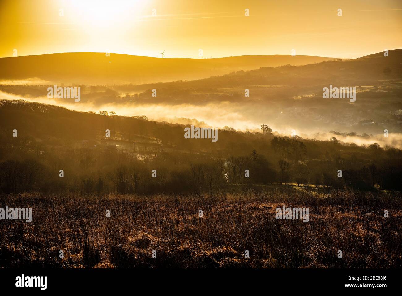 Sunny morning dawn sunrise rising sun hi-res stock photography and ...