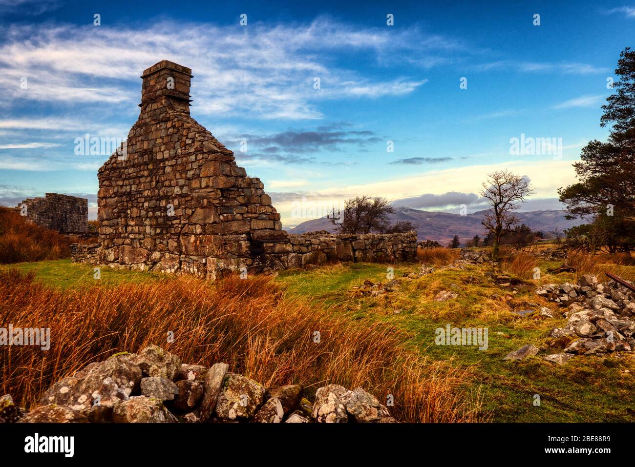 Ruined farm hi-res stock photography and images - Alamy