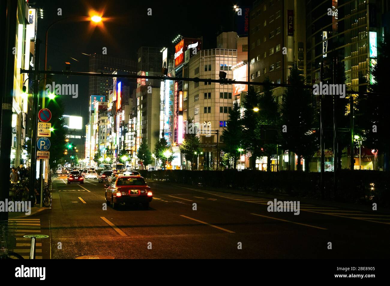 Night time Street scene showing the neon lighting of the Shinjuku ...