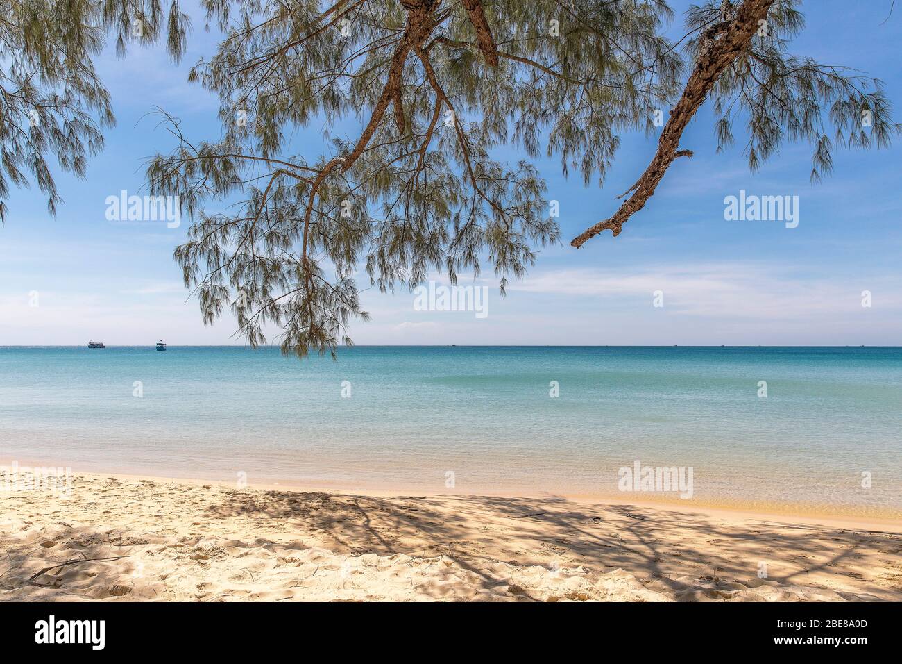 Lazy beach on the beautiful ocean shore, Koh Rong Samloem, Cambodia ...