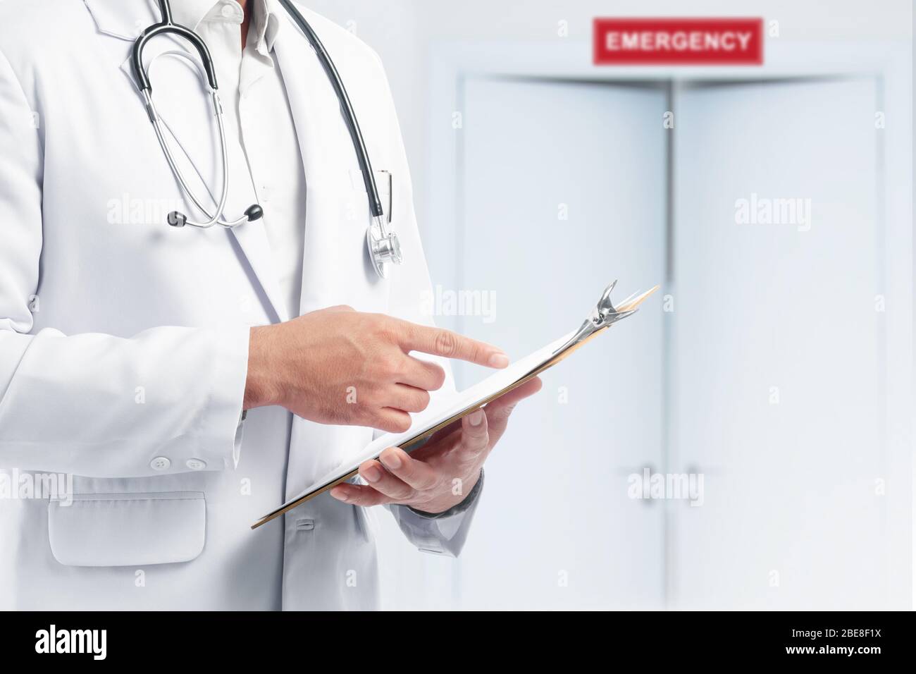 Doctor man with stethoscope holding a clipboard on the emergency room in the hospital Stock ...