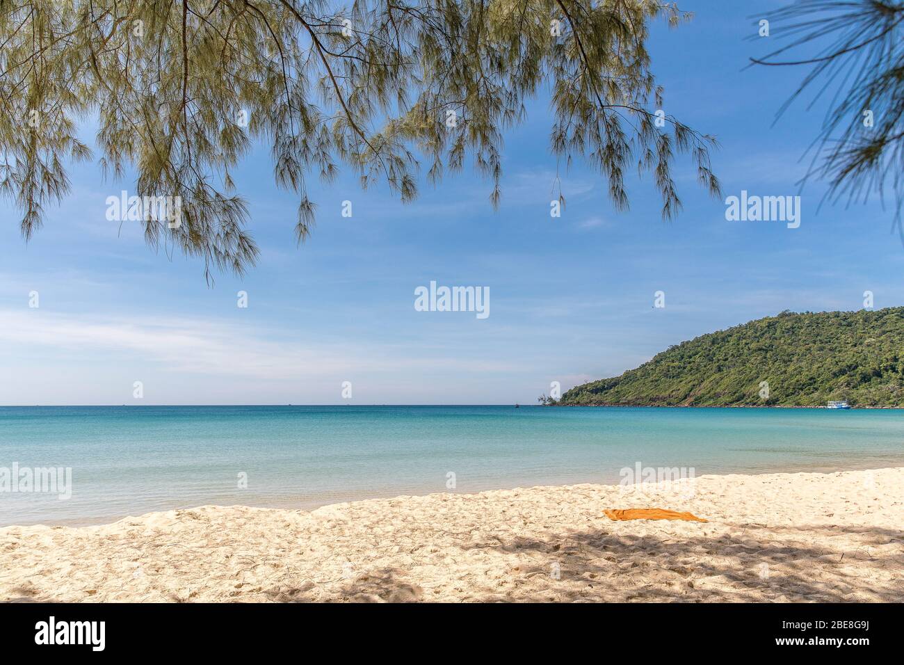 Lazy beach on the beautiful ocean shore, Koh Rong Samloem, Cambodia ...