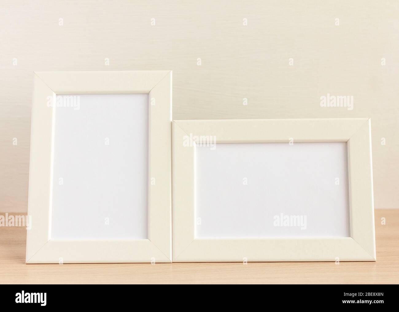 Photo frames shelf hi-res stock photography and images - Alamy