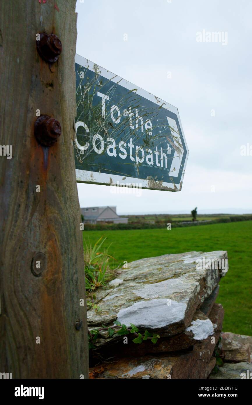 Coastpath Sign at Treknow, Tintagel, North Cornwall Stock Photo - Alamy