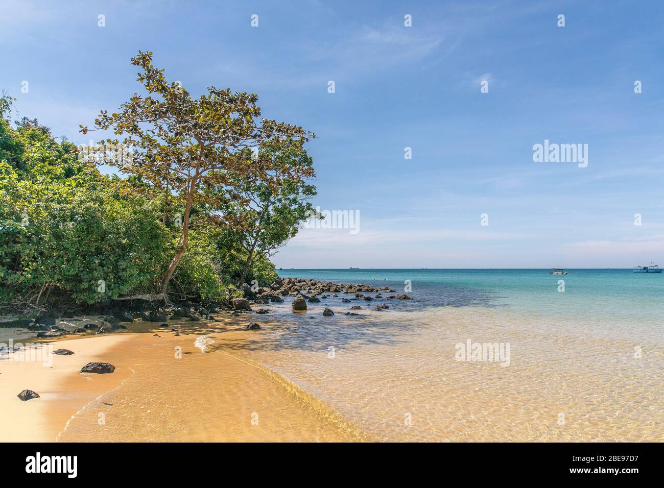 Lazy beach on the beautiful ocean shore, Koh Rong Samloem, Cambodia ...