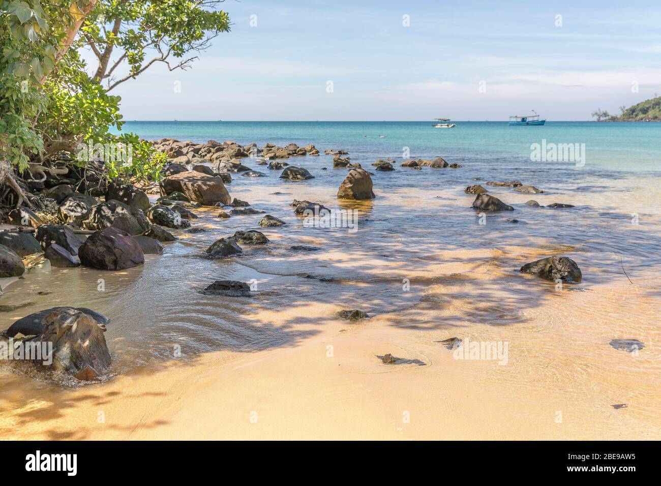 Lazy beach on the beautiful ocean shore, Koh Rong Samloem, Cambodia ...