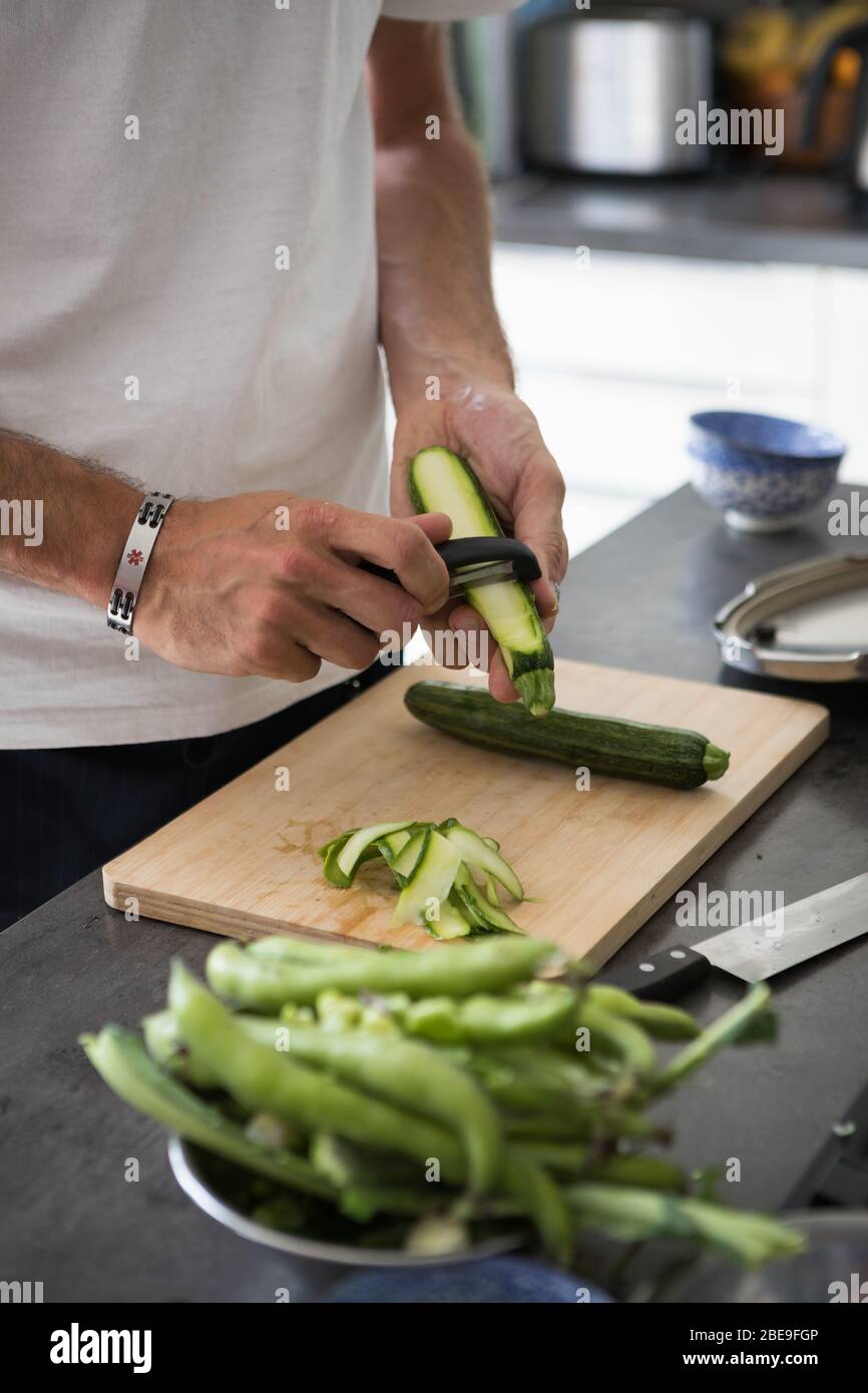 Peeling beans hi-res stock photography and images - Alamy