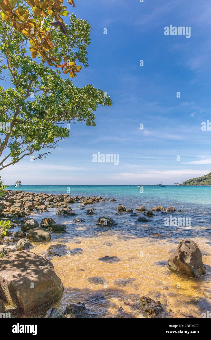 Lazy beach on the beautiful ocean shore, Koh Rong Samloem, Cambodia ...