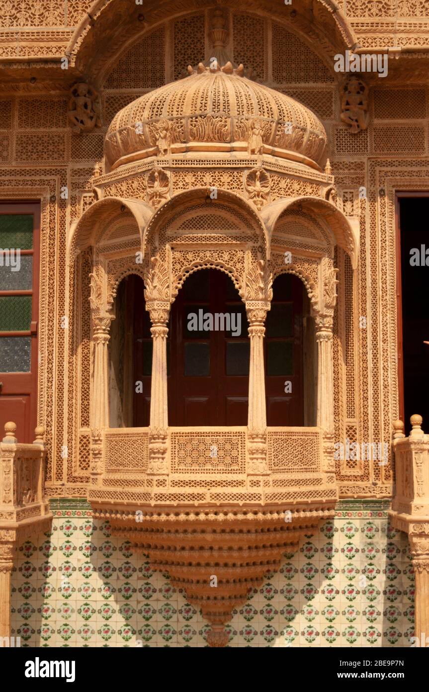 Ornate caved balcony, Mandir Palace residence of the rulers of ...