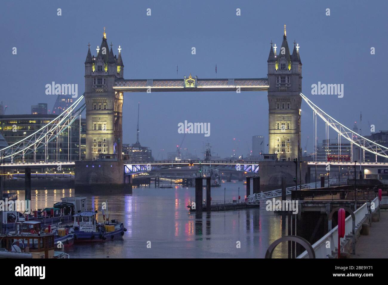 River thames early morning hi-res stock photography and images - Alamy