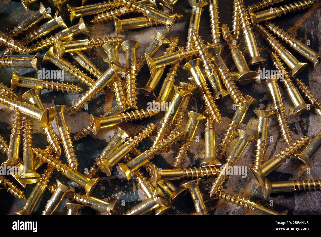 Close up photo of tens of brand new copper screws Stock Photo - Alamy