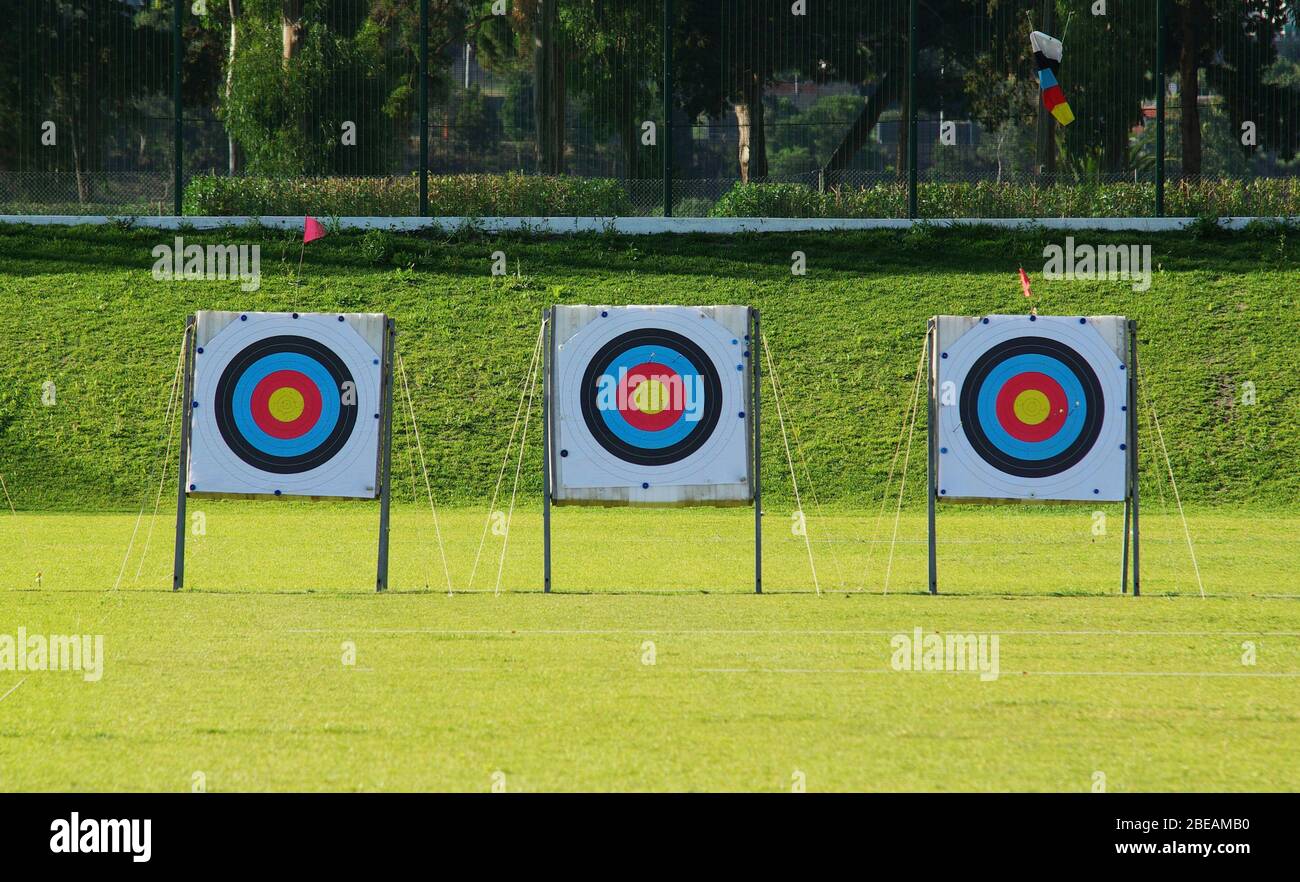Shooting an arrow into a target hi-res stock photography and images - Alamy