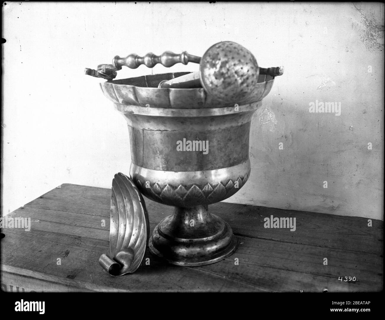 Plaster shell Black and White Stock Photos & Images - Alamy