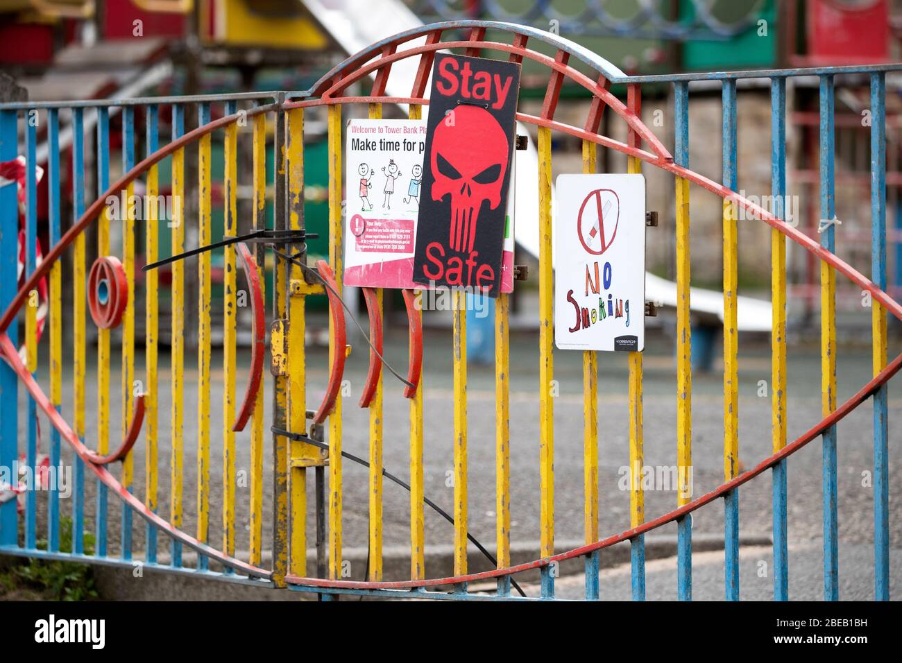 Stay safe sign hi-res stock photography and images - Alamy