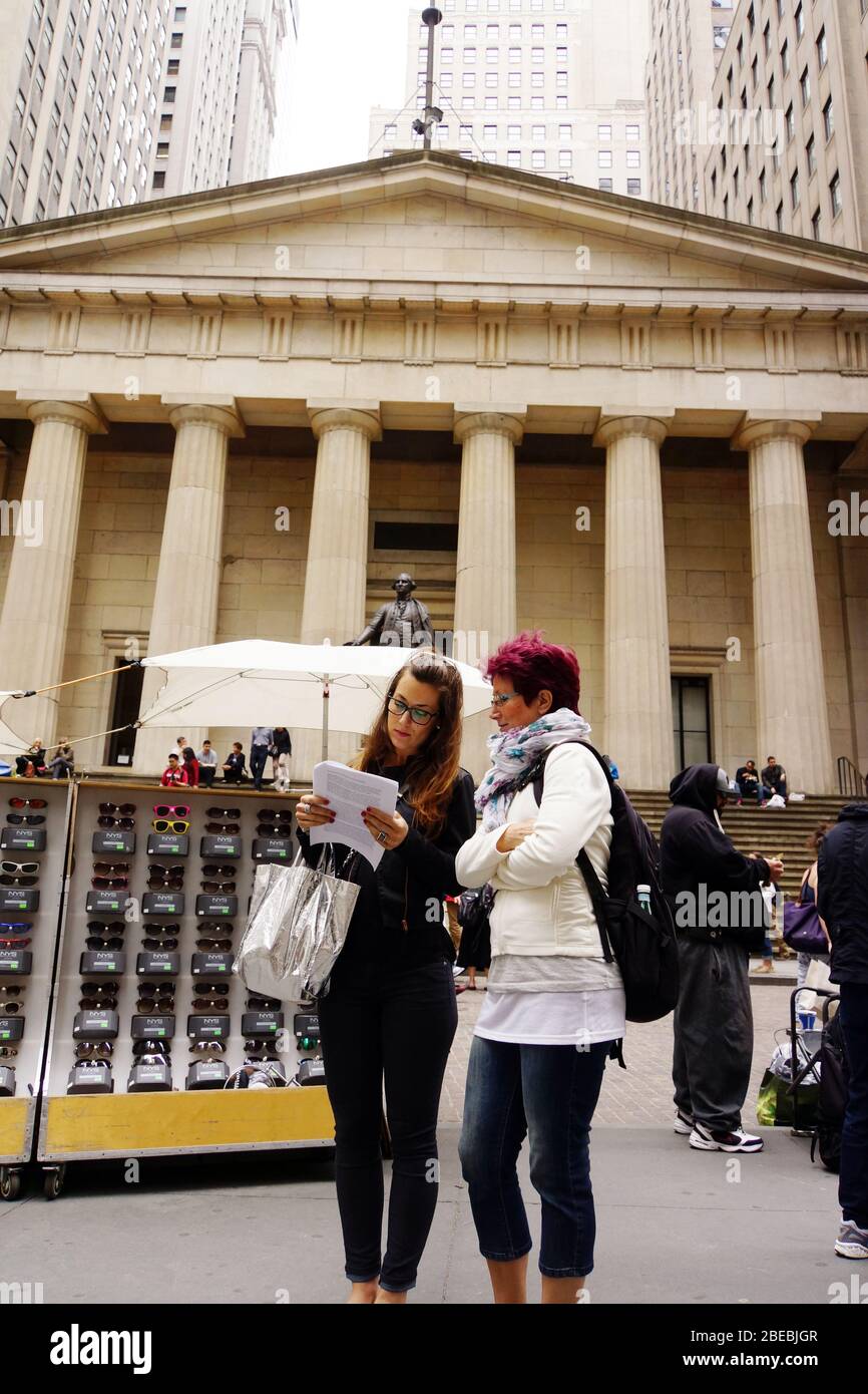 Federal Hall National Memorial mit Washington Statue, New York City ...