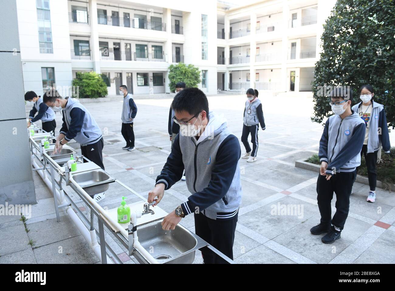 School wash basins hi-res stock photography and images - Alamy