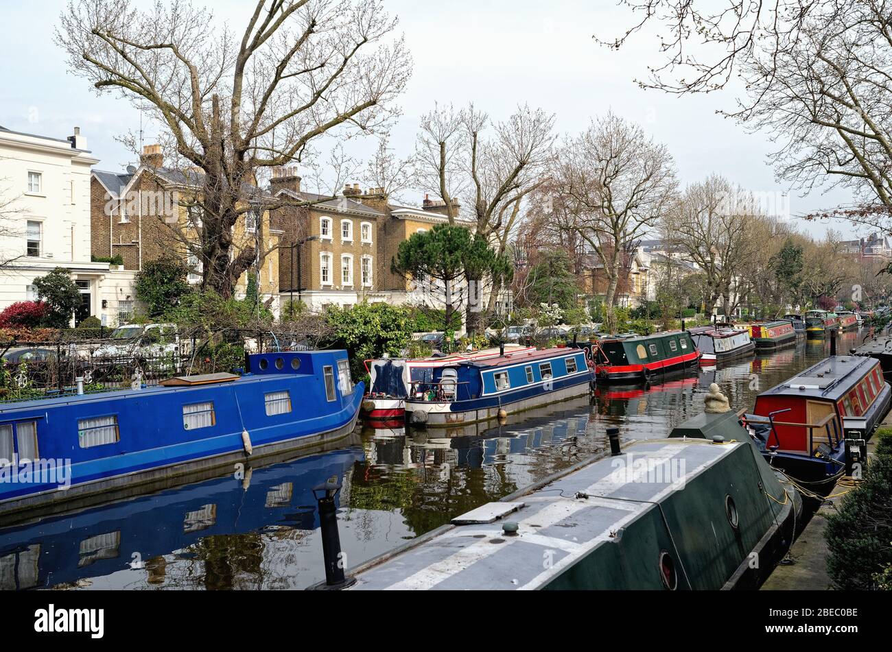 Narrow boats england hi-res stock photography and images - Alamy