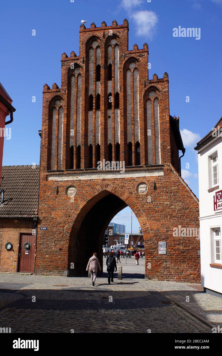 Wassertor, Stadttor in der historischen Altstadt, Wismar, Mecklenburg ...