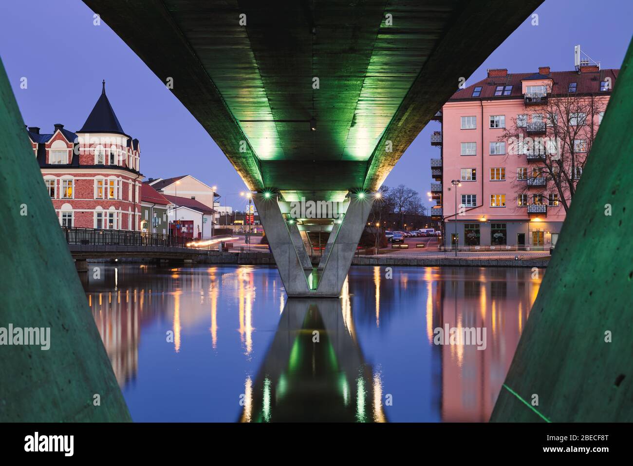 Water reflection under bridge hi-res stock photography and images - Alamy