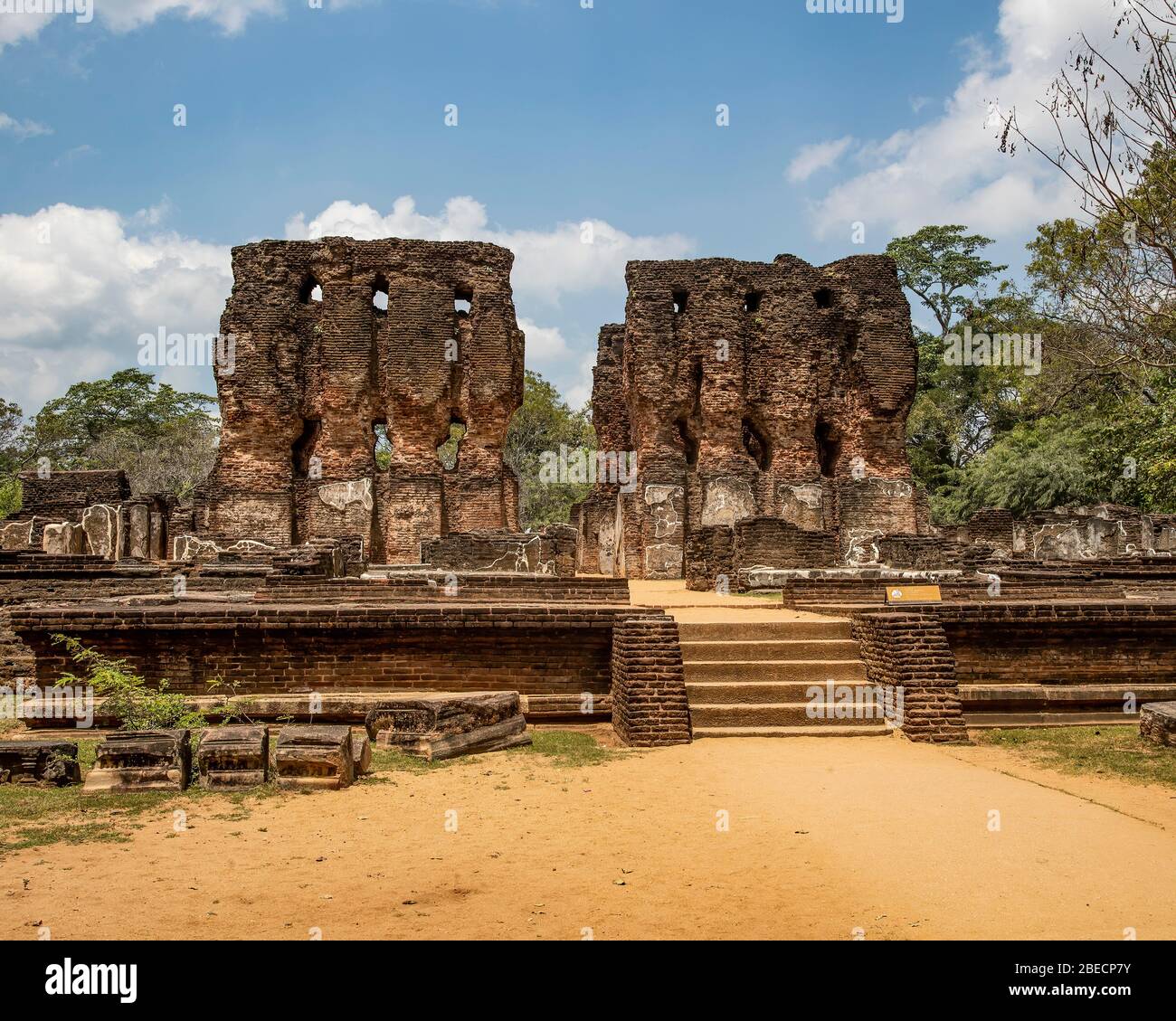 King parakramabahu hi-res stock photography and images - Alamy