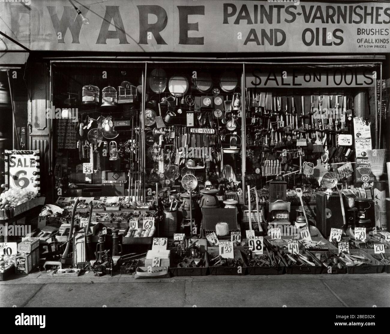 Historical hardware store hi-res stock photography and images - Alamy