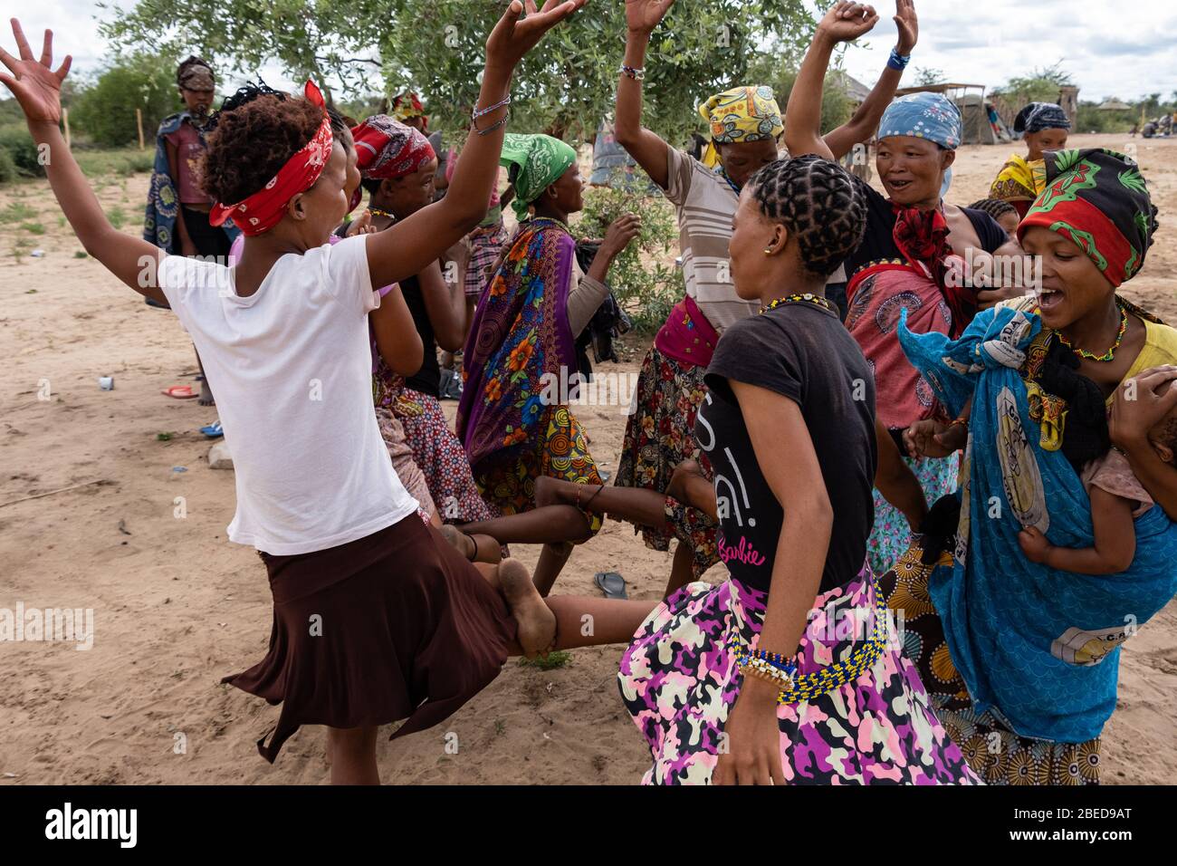 Ju/hoansi women enact a traditional dance in Nyae Nyae, Namibia Stock ...