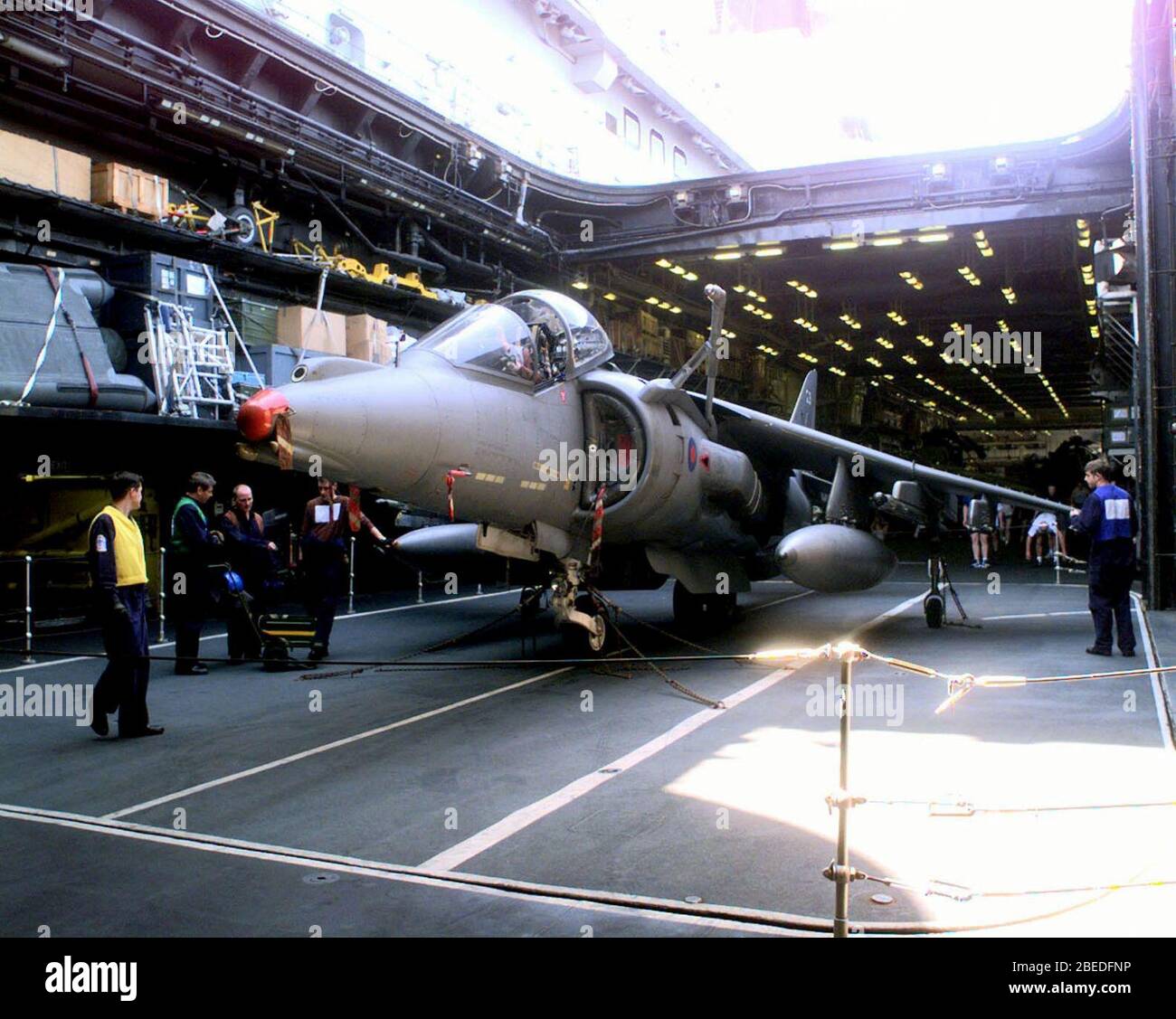 Harrier GR7 on lift of HMS Illustrious (R06) 1998 Stock Photo - Alamy