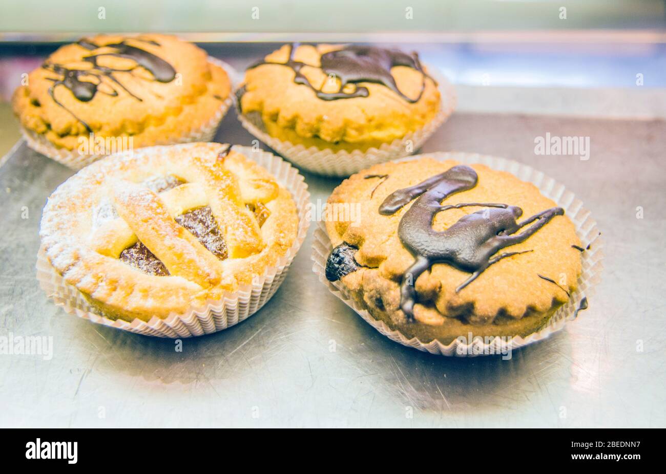 the real pastry, desserts, pastries and cakes prepared in the artisan ...