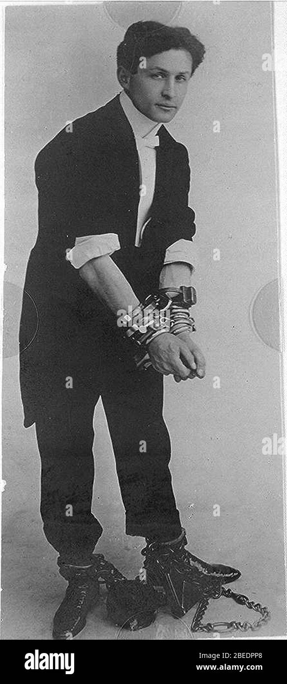 Harry Houdini, full-length portrait, standing, facing right, in chains ...
