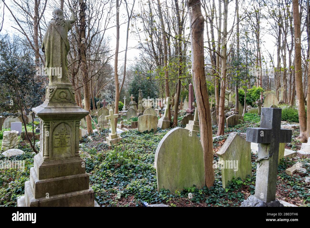 Headstone highgate cemetery hi-res stock photography and images - Alamy