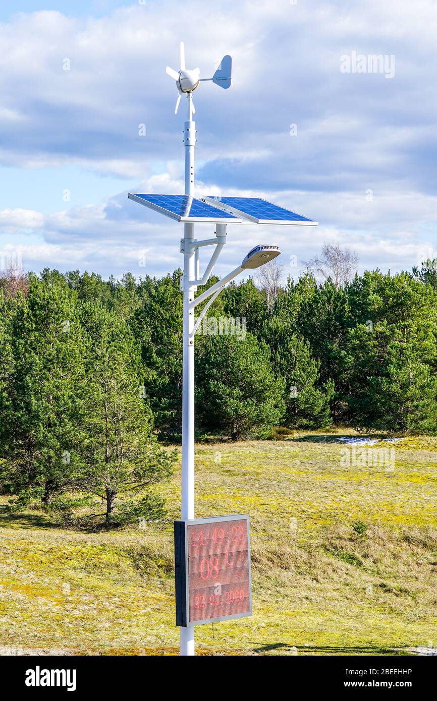 Wind and solar street light hi-res stock photography and images - Alamy