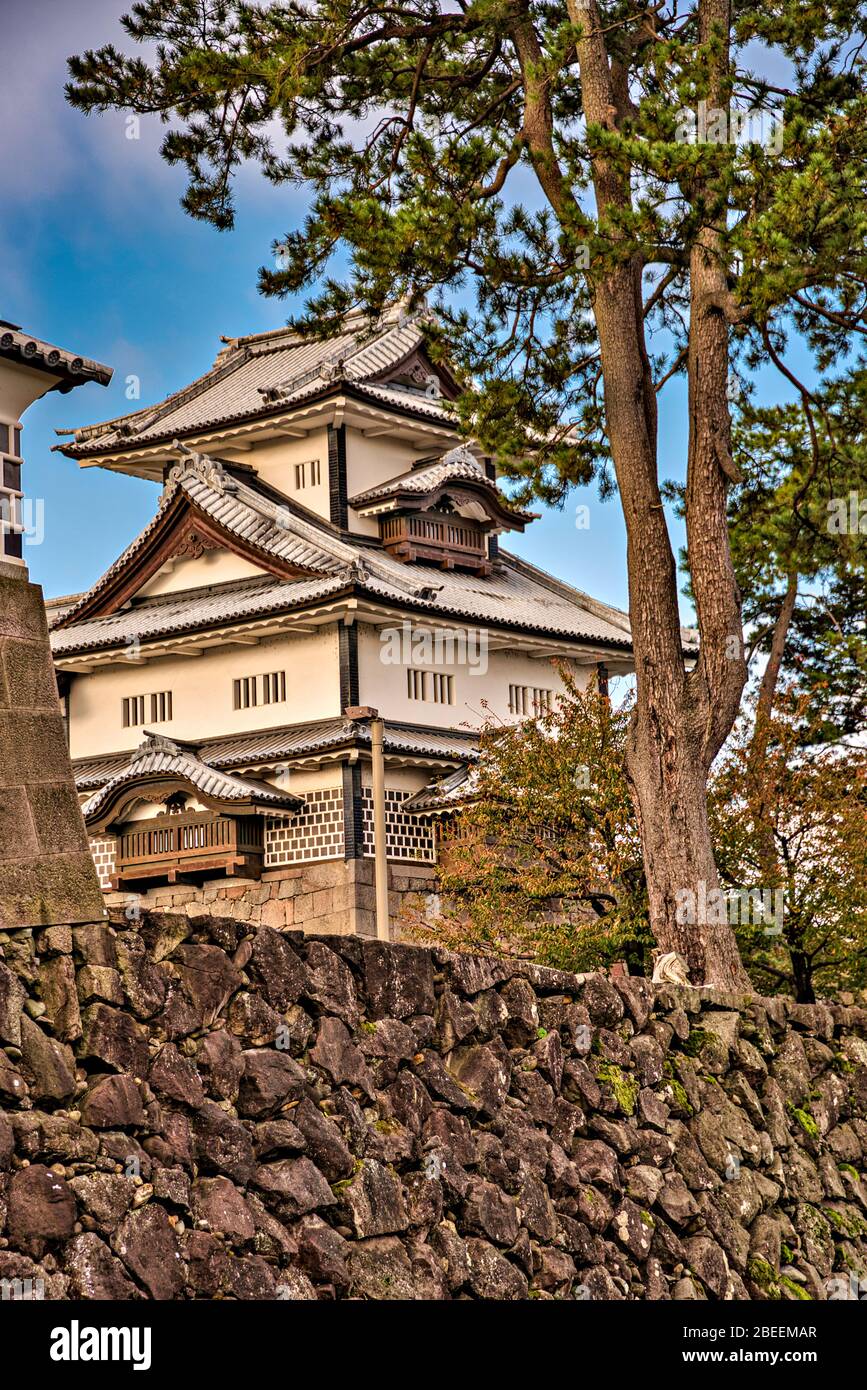 Kanazawa castle roof hi-res stock photography and images - Alamy