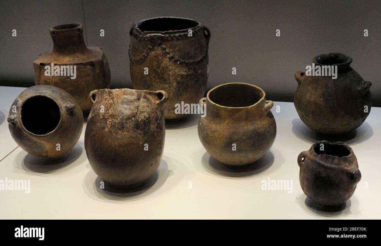 Ceramic kitchen containers. Bowl and pot Stock Photo - Alamy