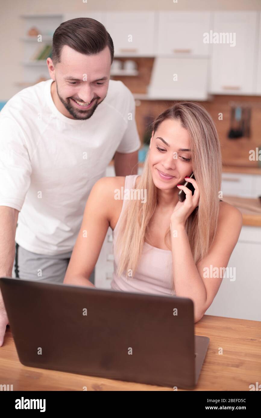happy married couple chatting with their friends online Stock Photo - Alamy