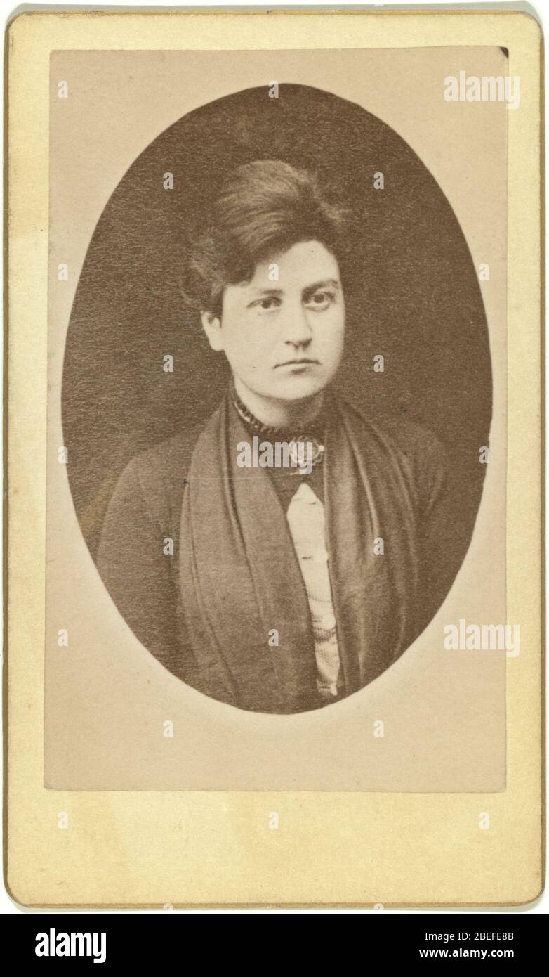 Head-and-shoulders portrait of woman, facing slightly right Stock Photo ...