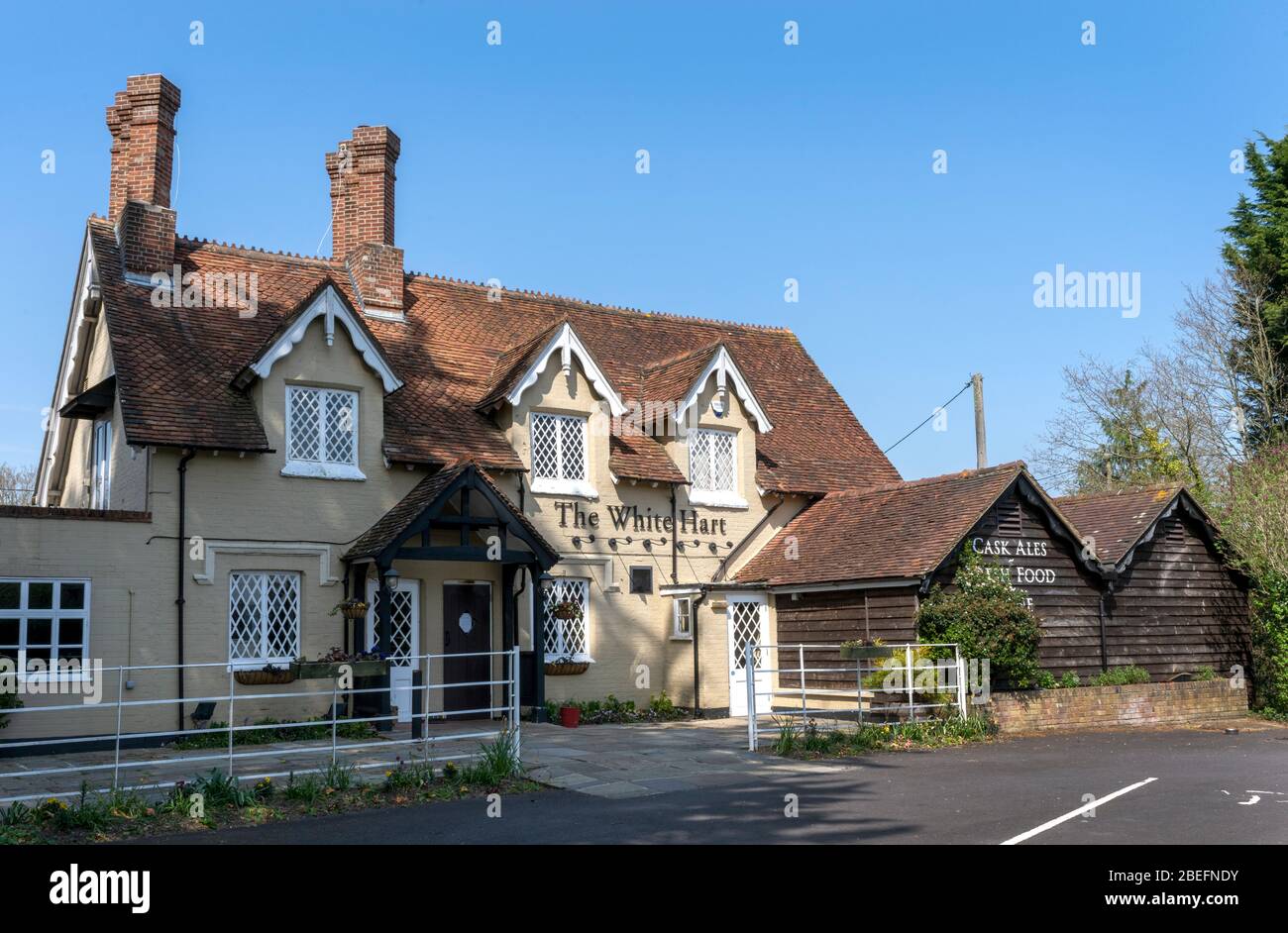 The White Hart public house, Cadnam, Hampshire, England, UK Stock Photo ...