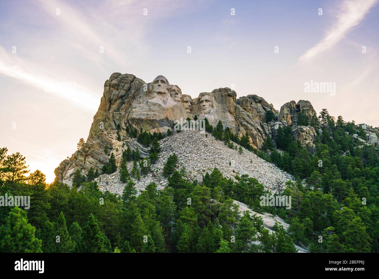 mount Rushmore natonal memorial at sunset Stock Photo - Alamy