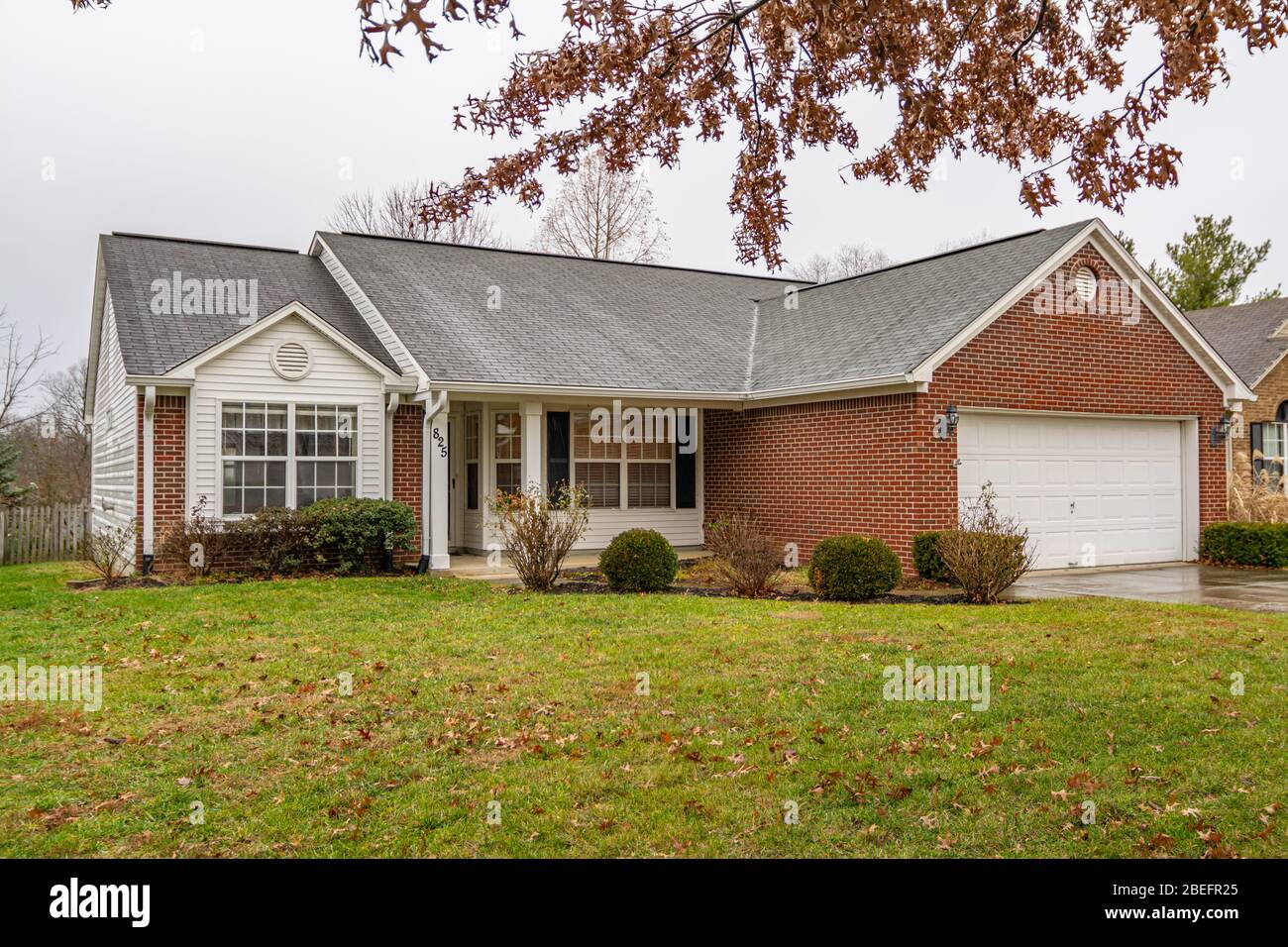 Ranch style home hi-res stock photography and images - Alamy