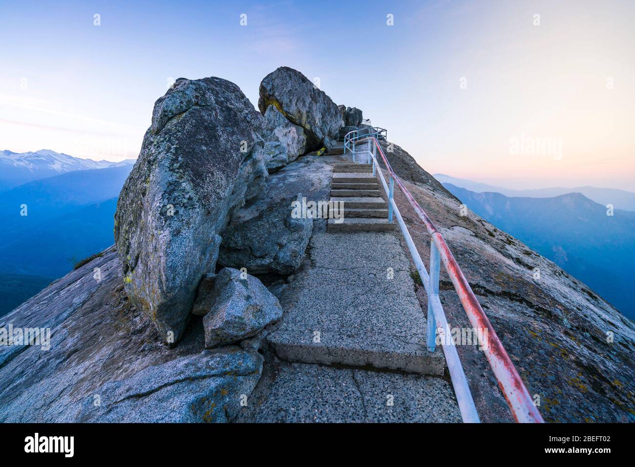Moro rock sequoia hi-res stock photography and images - Alamy