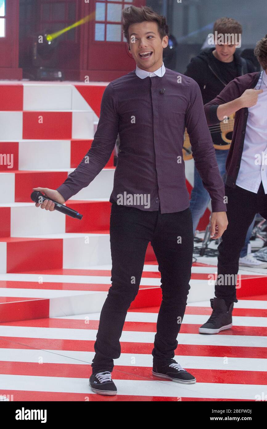 Louis tomlinson one direction hi-res stock photography and images - Alamy