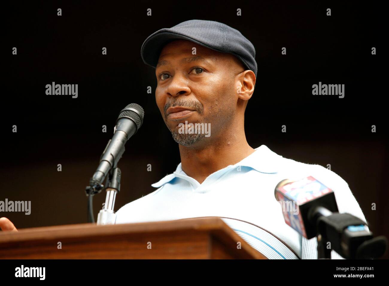 Kevin Eubanks pictured being inducted into the Philadelphia Walk Of ...